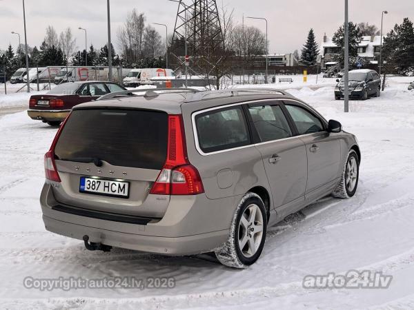 Pelēks Volvo V70 2008 Tartu, ar dzinēja tilpumu 2.40 L un nobraukumu 390 tūkst. km par 4200 €, foto 4 vietnē AUTOMOTO.COM.LV