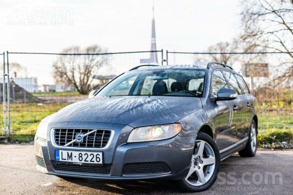 Grey Volvo V70 2008 in Riga, with an engine capacity of 2.40 L and mileage of 290 thousand km for 3790 €, photo 1 on AUTOMOTO.COM.LV