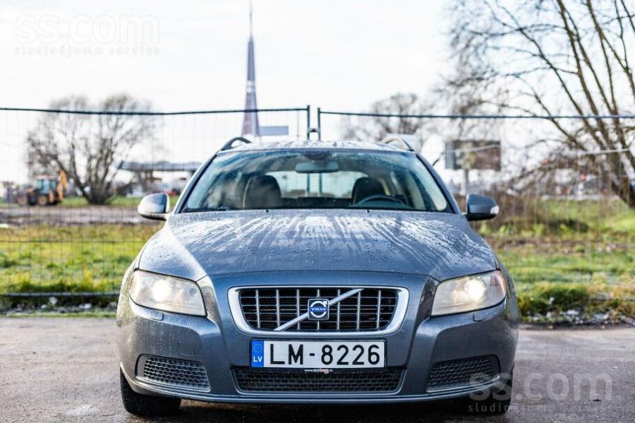 Grey Volvo V70 2008 in Riga, with an engine capacity of 2.40 L and mileage of 290 thousand km for 3790 €, photo 3 on AUTOMOTO.COM.LV