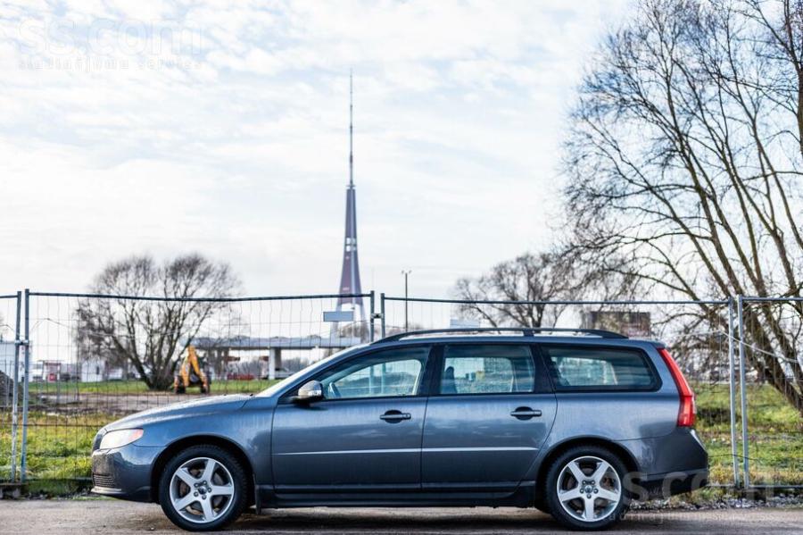 Grey Volvo V70 2008 in Riga, with an engine capacity of 2.40 L and mileage of 290 thousand km for 3790 €, photo 4 on AUTOMOTO.COM.LV