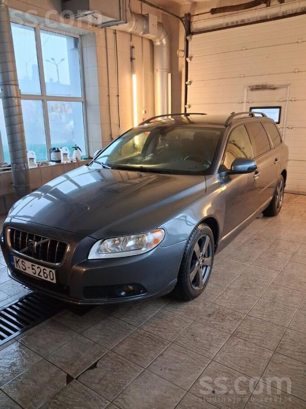 Grey Volvo V70 2008 in Ogre, with an engine capacity of 2.00 L and mileage of 274 thousand km for 3300 €, photo 1 on AUTOMOTO.COM.LV