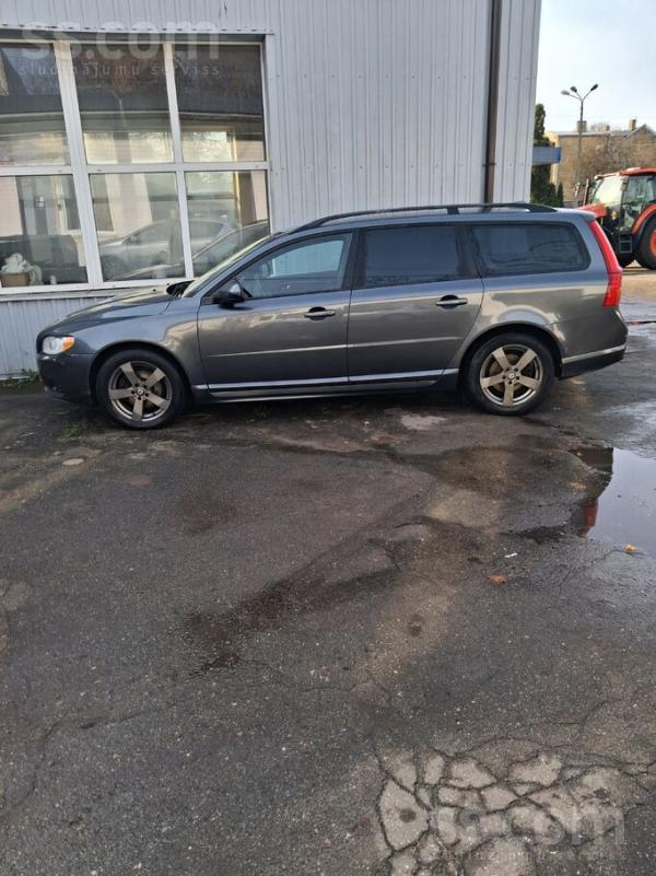 Grey Volvo V70 2008 in Ogre, with an engine capacity of 2.00 L and mileage of 274 thousand km for 3300 €, photo 4 on AUTOMOTO.COM.LV
