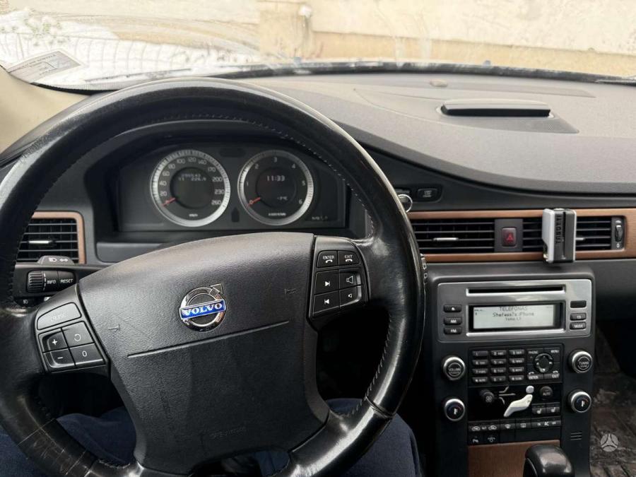 Pelēks Volvo V70 2008 Raseiniai, ar dzinēja tilpumu 2.40 L un nobraukumu 296 tūkst. km par 4250 €, foto 2 vietnē AUTOMOTO.COM.LV