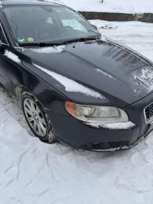 Pelēks Volvo V70 2008 Raseiniai, ar dzinēja tilpumu 2.40 L un nobraukumu 296 tūkst. km par 4250 €, foto 4 vietnē AUTOMOTO.COM.LV