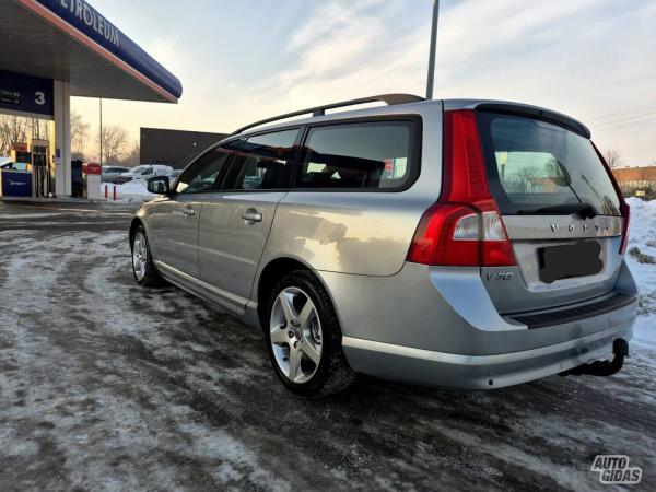 Grey Volvo V70 2008 in Kaunas, with an engine capacity of 2.50 L and mileage of 286 thousand km for 2300 €, photo 3 on AUTOMOTO.COM.LV