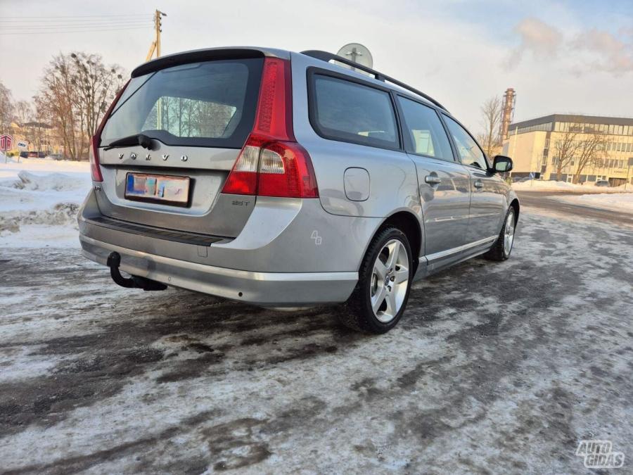 Pelēks Volvo V70 2008 Kauņa, ar dzinēja tilpumu 2.50 L un nobraukumu 286 tūkst. km par 2300 €, foto 5 vietnē AUTOMOTO.COM.LV