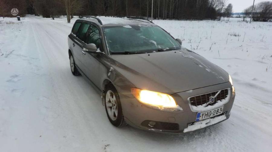 Grey Volvo V70 2008 in Taurage, with an engine capacity of 2.00 L and mileage of 327 thousand km for 2480 €, photo 1 on AUTOMOTO.COM.LV