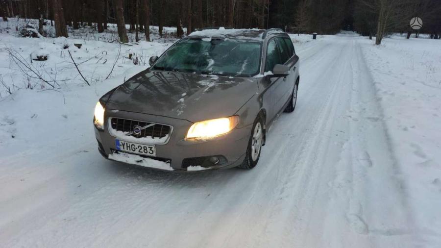 Grey Volvo V70 2008 in Taurage, with an engine capacity of 2.00 L and mileage of 327 thousand km for 2480 €, photo 2 on AUTOMOTO.COM.LV