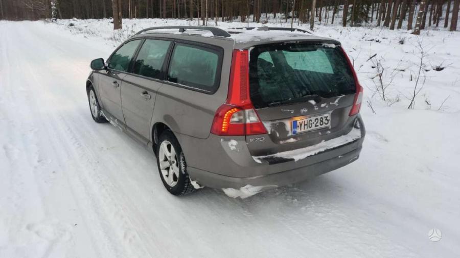 Grey Volvo V70 2008 in Taurage, with an engine capacity of 2.00 L and mileage of 327 thousand km for 2480 €, photo 3 on AUTOMOTO.COM.LV