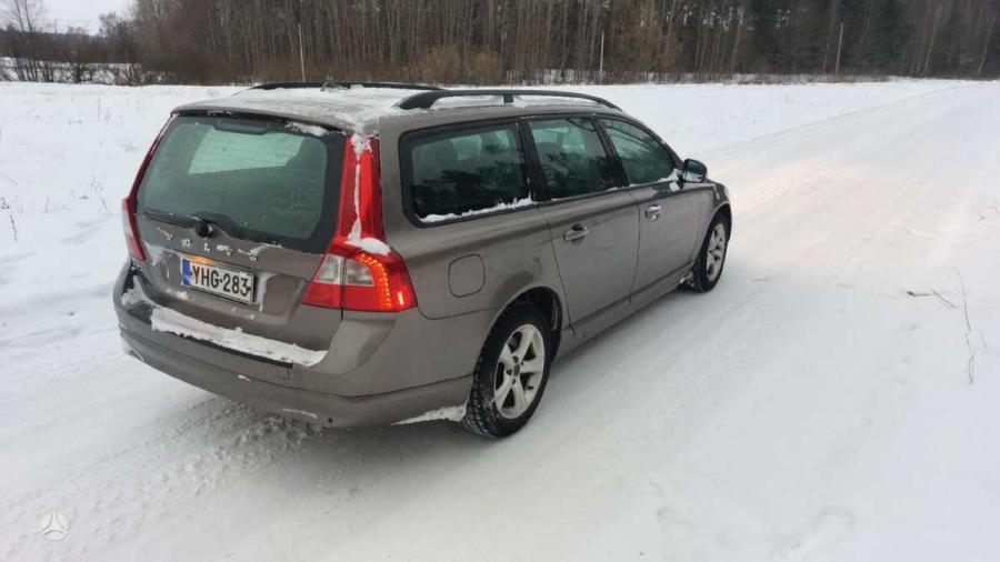 Grey Volvo V70 2008 in Taurage, with an engine capacity of 2.00 L and mileage of 327 thousand km for 2480 €, photo 4 on AUTOMOTO.COM.LV