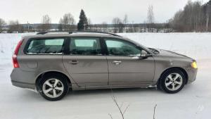 Grey Volvo V70 2008 in Taurage, with an engine capacity of 2.00 L and mileage of 327 thousand km for 2480 €, photo 5 on AUTOMOTO.COM.LV