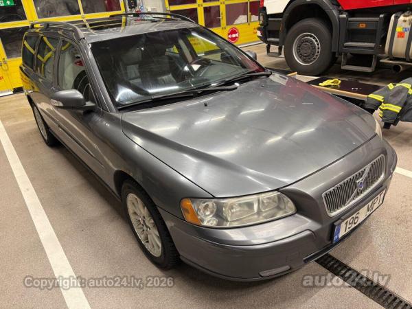 Grey Volvo V70 2008 in Tallinn, with an engine capacity of 2.40 L and mileage of 400 thousand km for 3900 €, photo 2 on AUTOMOTO.COM.LV
