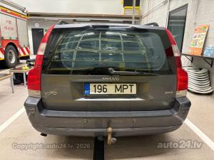 Pelēks Volvo V70 2008 Tallina, ar dzinēja tilpumu 2.40 L un nobraukumu 400 tūkst. km par 3900 €, foto 4 vietnē AUTOMOTO.COM.LV