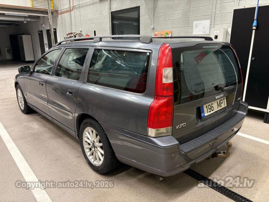Pelēks Volvo V70 2008 Tallina, ar dzinēja tilpumu 2.40 L un nobraukumu 400 tūkst. km par 3900 €, foto 5 vietnē AUTOMOTO.COM.LV