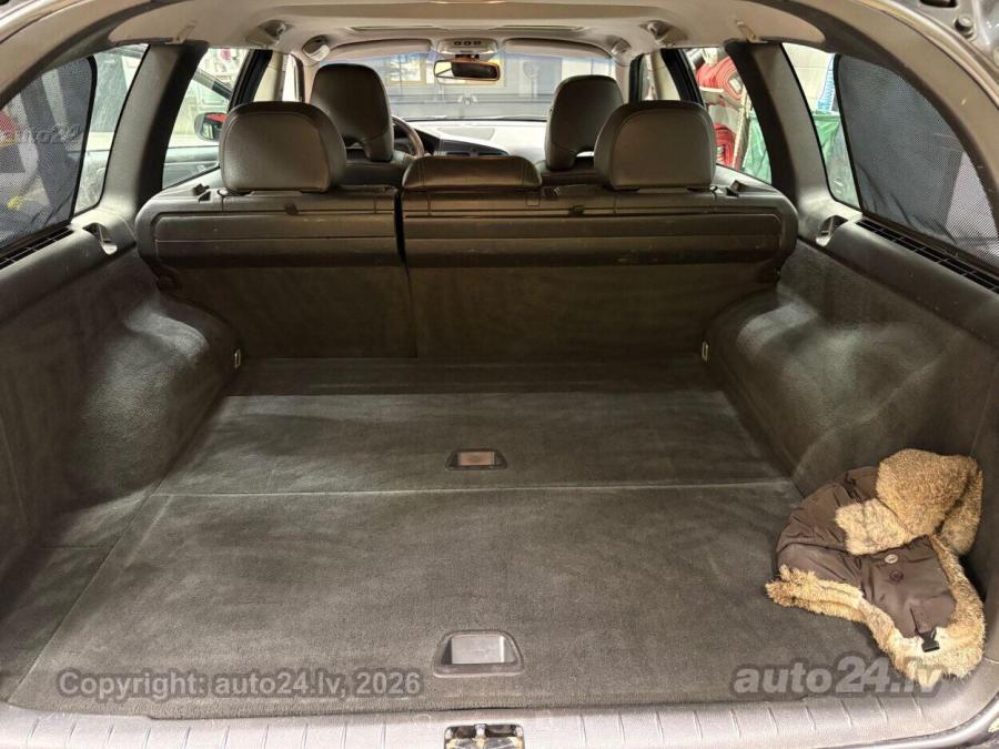 Pelēks Volvo V70 2008 Tallina, ar dzinēja tilpumu 2.40 L un nobraukumu 400 tūkst. km par 3900 €, foto 12 vietnē AUTOMOTO.COM.LV