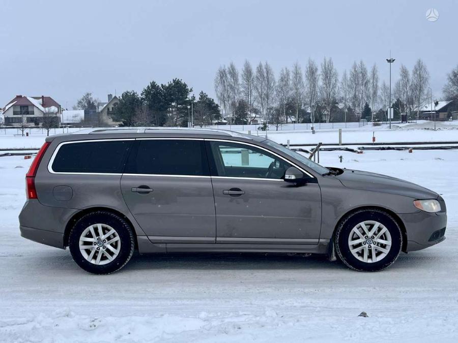 Pelēks Volvo V70 2008 Šilutė, ar dzinēja tilpumu 2.40 L un nobraukumu 313 tūkst. km par 4499 €, foto 6 vietnē AUTOMOTO.COM.LV