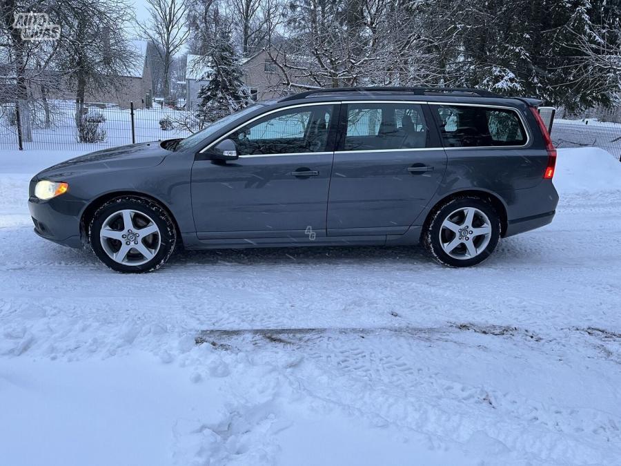 Grey Volvo V70 2008 in Prienai, with an engine capacity of 2.40 L and mileage of 273 thousand km for 4550 €, photo 1 on AUTOMOTO.COM.LV