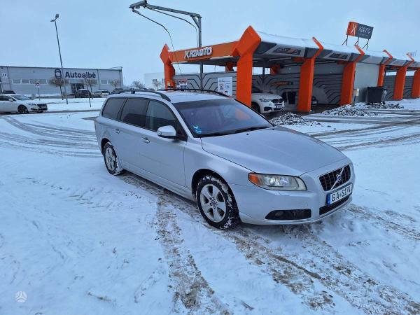 Pelēks Volvo V70 2008 Marijampole, ar dzinēja tilpumu 2.40 L un nobraukumu 280 tūkst. km par 3570 €, foto 2 vietnē AUTOMOTO.COM.LV