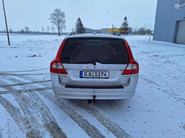Pelēks Volvo V70 2008 Marijampole, ar dzinēja tilpumu 2.40 L un nobraukumu 280 tūkst. km par 3570 €, foto 4 vietnē AUTOMOTO.COM.LV