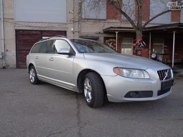 Grey Volvo V70 2008 in Vilnius, with an engine capacity of 2.40 L and mileage of 325 thousand km for 3500 €, photo 1 on AUTOMOTO.COM.LV