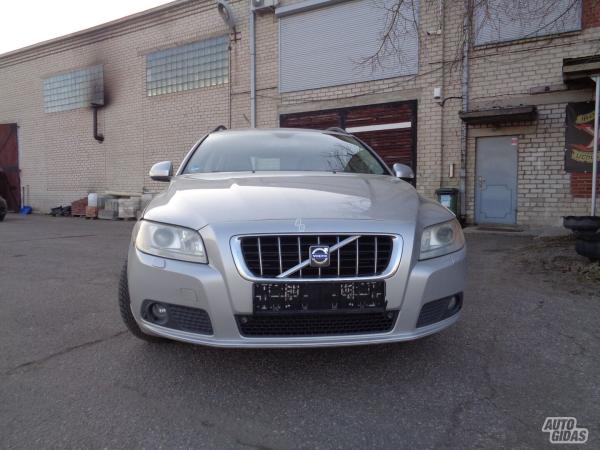 Grey Volvo V70 2008 in Vilnius, with an engine capacity of 2.40 L and mileage of 325 thousand km for 3500 €, photo 2 on AUTOMOTO.COM.LV