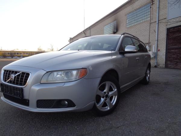 Grey Volvo V70 2008 in Vilnius, with an engine capacity of 2.40 L and mileage of 325 thousand km for 3500 €, photo 3 on AUTOMOTO.COM.LV