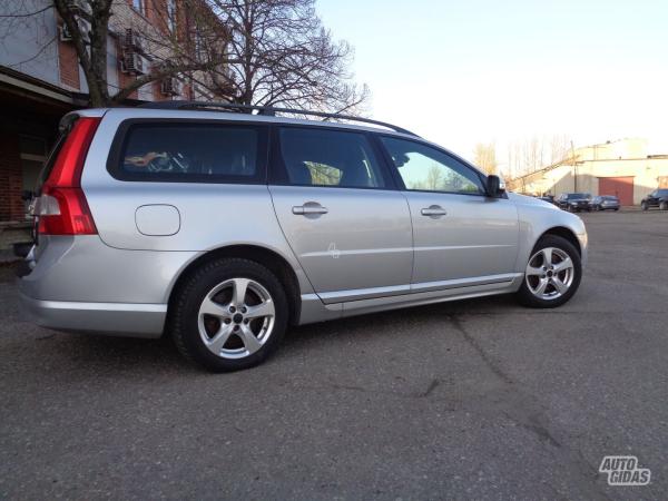 Grey Volvo V70 2008 in Vilnius, with an engine capacity of 2.40 L and mileage of 325 thousand km for 3500 €, photo 8 on AUTOMOTO.COM.LV