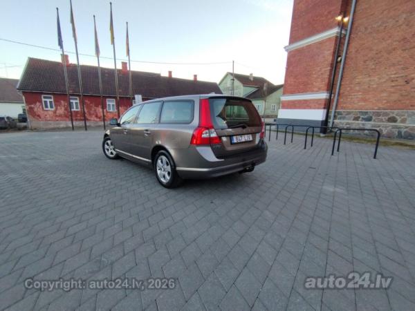 Pelēks Volvo V70 2008 Paide, ar dzinēja tilpumu 2.40 L un nobraukumu 428 tūkst. km par 4950 €, foto 4 vietnē AUTOMOTO.COM.LV