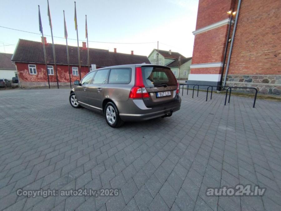 Pelēks Volvo V70 2008 Paide, ar dzinēja tilpumu 2.40 L un nobraukumu 428 tūkst. km par 4950 €, foto 4 vietnē AUTOMOTO.COM.LV