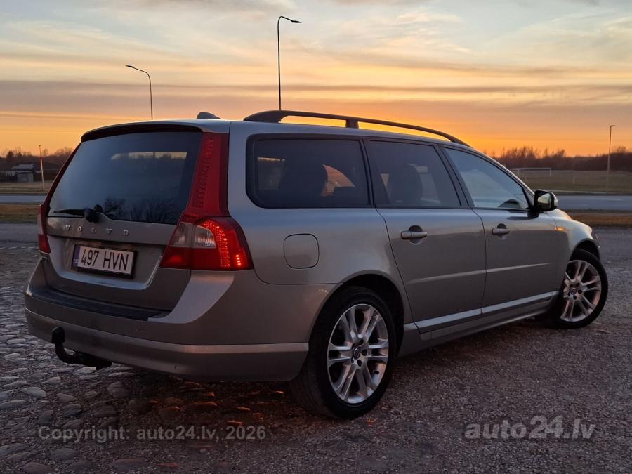 Pelēks Volvo V70 2008 Tartu, ar dzinēja tilpumu 2.40 L un nobraukumu 430 tūkst. km par 4590 €, foto 4 vietnē AUTOMOTO.COM.LV