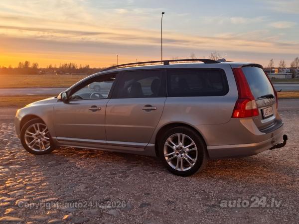 Grey Volvo V70 2008 in Tartu, with an engine capacity of 2.40 L and mileage of 430 thousand km for 4590 €, photo 7 on AUTOMOTO.COM.LV