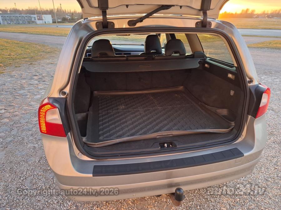 Pelēks Volvo V70 2008 Tartu, ar dzinēja tilpumu 2.40 L un nobraukumu 430 tūkst. km par 4590 €, foto 10 vietnē AUTOMOTO.COM.LV