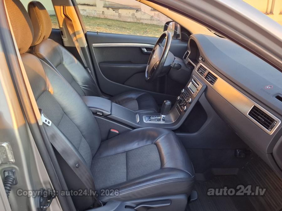 Pelēks Volvo V70 2008 Tartu, ar dzinēja tilpumu 2.40 L un nobraukumu 430 tūkst. km par 4590 €, foto 13 vietnē AUTOMOTO.COM.LV