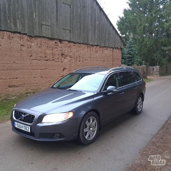 Grey Volvo V70 2008 in Vilnius, with an engine capacity of 2.40 L and mileage of 300 thousand km for 3800 €, photo 1 on AUTOMOTO.COM.LV