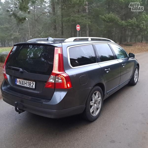 Pelēks Volvo V70 2008 Viļņa, ar dzinēja tilpumu 2.40 L un nobraukumu 300 tūkst. km par 3800 €, foto 2 vietnē AUTOMOTO.COM.LV