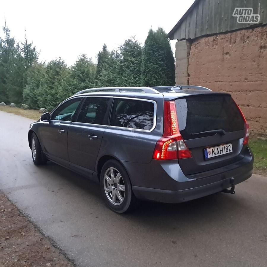 Pelēks Volvo V70 2008 Viļņa, ar dzinēja tilpumu 2.40 L un nobraukumu 300 tūkst. km par 3800 €, foto 4 vietnē AUTOMOTO.COM.LV