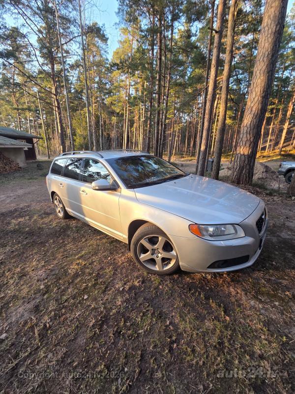 Pelēks Volvo V70 2008 Tallina, ar dzinēja tilpumu 2.40 L un nobraukumu 324 tūkst. km par 3500 €, foto 1 vietnē AUTOMOTO.COM.LV