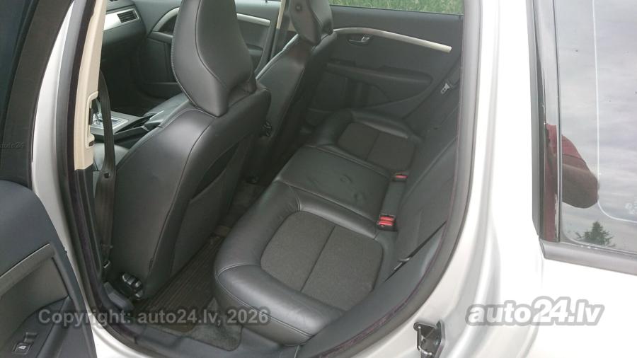 Grey Volvo V70 2008 in Tallinn, with an engine capacity of 2.40 L and mileage of 324 thousand km for 3500 €, photo 6 on AUTOMOTO.COM.LV