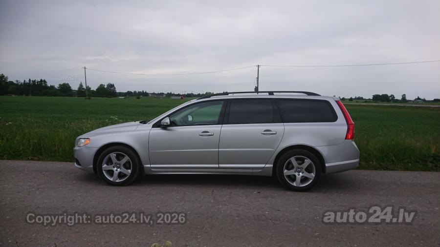 Grey Volvo V70 2008 in Tallinn, with an engine capacity of 2.40 L and mileage of 324 thousand km for 3500 €, photo 10 on AUTOMOTO.COM.LV