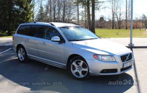Pelēks Volvo V70 2008 Rapla, ar dzinēja tilpumu 2.40 L un nobraukumu 325 tūkst. km par 4495 €, foto  vietnē AUTOMOTO.COM.LV