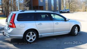 Pelēks Volvo V70 2008 Rapla, ar dzinēja tilpumu 2.40 L un nobraukumu 325 tūkst. km par 4495 €, foto 3 vietnē AUTOMOTO.COM.LV