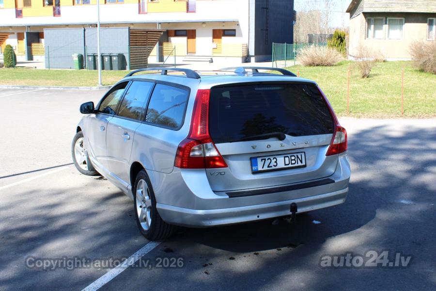 Pelēks Volvo V70 2008 Rapla, ar dzinēja tilpumu 2.40 L un nobraukumu 325 tūkst. km par 4495 €, foto 5 vietnē AUTOMOTO.COM.LV