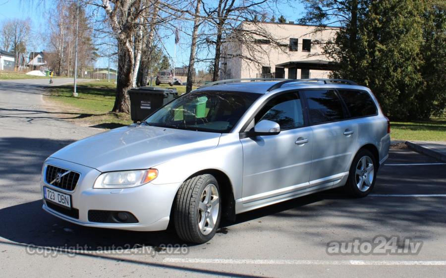 Pelēks Volvo V70 2008 Rapla, ar dzinēja tilpumu 2.40 L un nobraukumu 325 tūkst. km par 4495 €, foto 7 vietnē AUTOMOTO.COM.LV