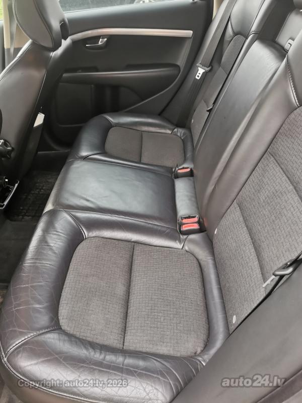 Grey Volvo V70 2008 in Tallinn, with an engine capacity of 2.40 L and mileage of 298 thousand km for 4100 €, photo 4 on AUTOMOTO.COM.LV