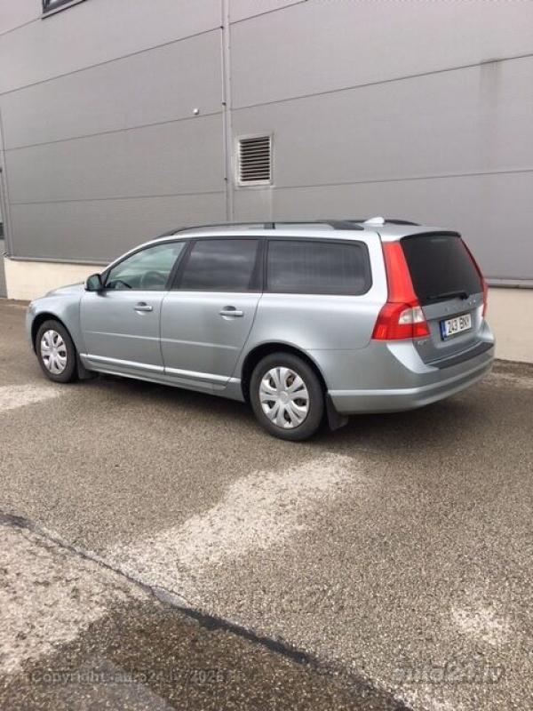 Grey Volvo V70 2008 in Tartu, with an engine capacity of 2.40 L and mileage of 305 thousand km for 4990 €, photo 2 on AUTOMOTO.COM.LV