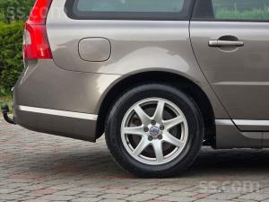 Pelēks Volvo V70 2008 Rīga, ar dzinēja tilpumu 2.40 L un nobraukumu 330 tūkst. km par 4850 €, foto 12 vietnē AUTOMOTO.COM.LV
