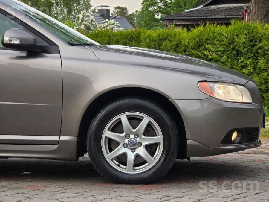 Pelēks Volvo V70 2008 Rīga, ar dzinēja tilpumu 2.40 L un nobraukumu 330 tūkst. km par 4850 €, foto 13 vietnē AUTOMOTO.COM.LV