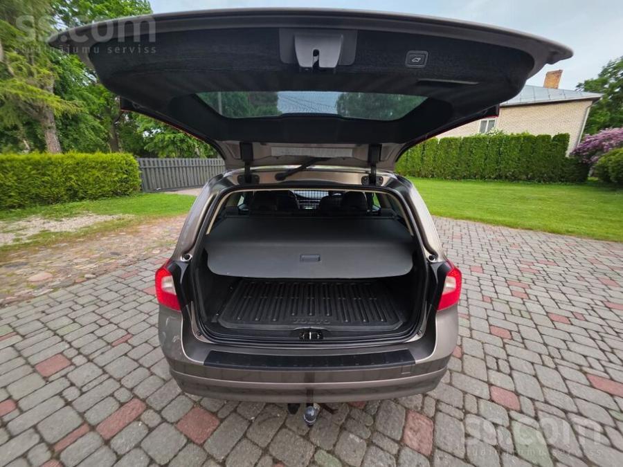 Pelēks Volvo V70 2008 Rīga, ar dzinēja tilpumu 2.40 L un nobraukumu 330 tūkst. km par 4850 €, foto 15 vietnē AUTOMOTO.COM.LV