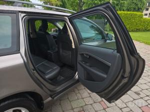Pelēks Volvo V70 2008 Rīga, ar dzinēja tilpumu 2.40 L un nobraukumu 330 tūkst. km par 4850 €, foto 17 vietnē AUTOMOTO.COM.LV