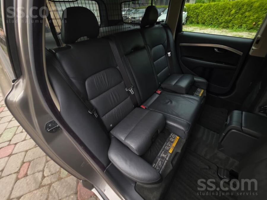 Pelēks Volvo V70 2008 Rīga, ar dzinēja tilpumu 2.40 L un nobraukumu 330 tūkst. km par 4850 €, foto 18 vietnē AUTOMOTO.COM.LV